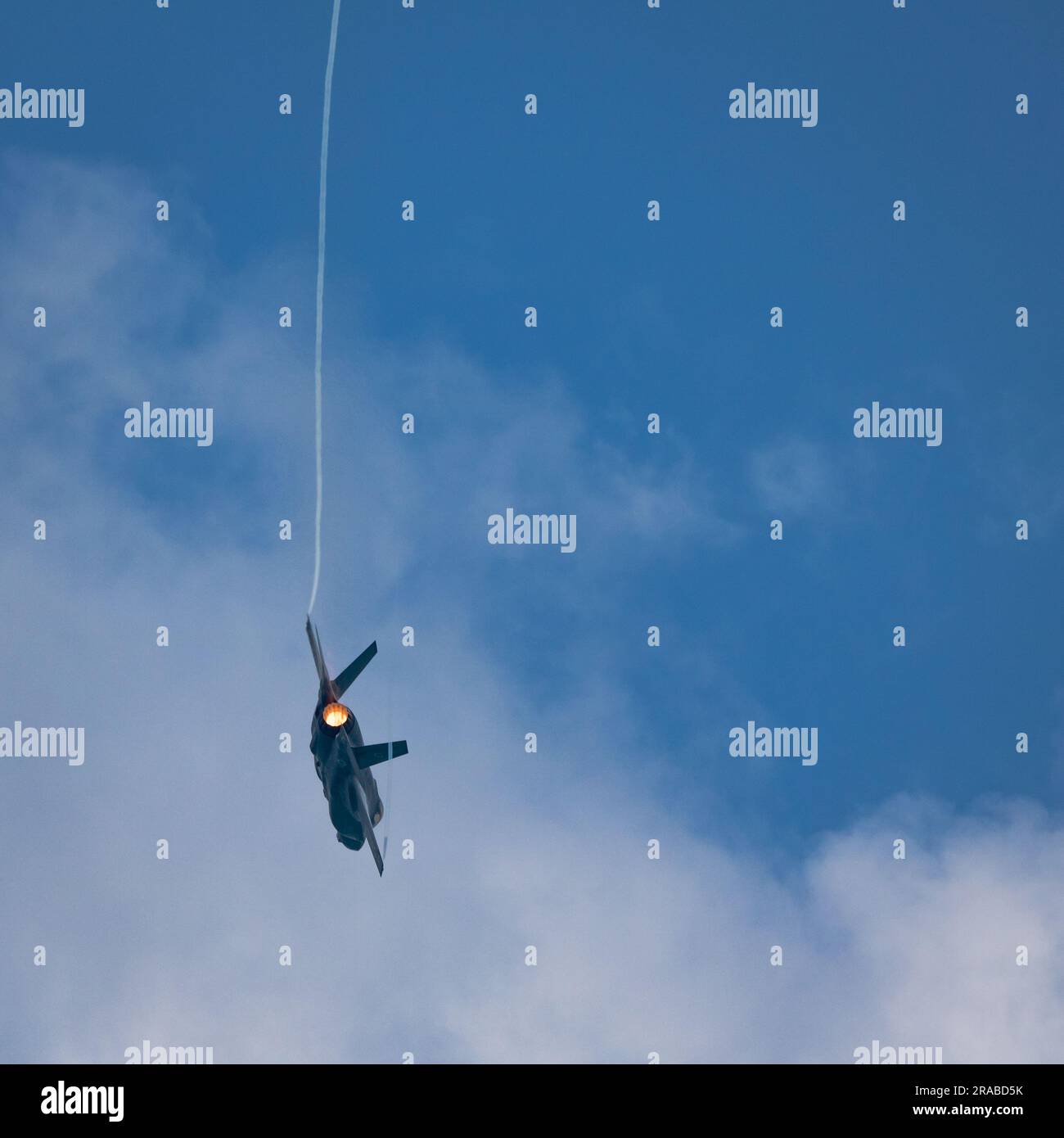 The amazing jet flying overhead Stock Photo - Alamy