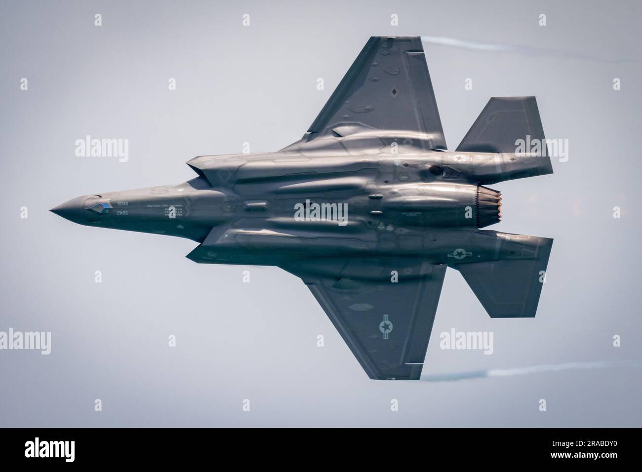 The amazing jet flying overhead Stock Photo - Alamy