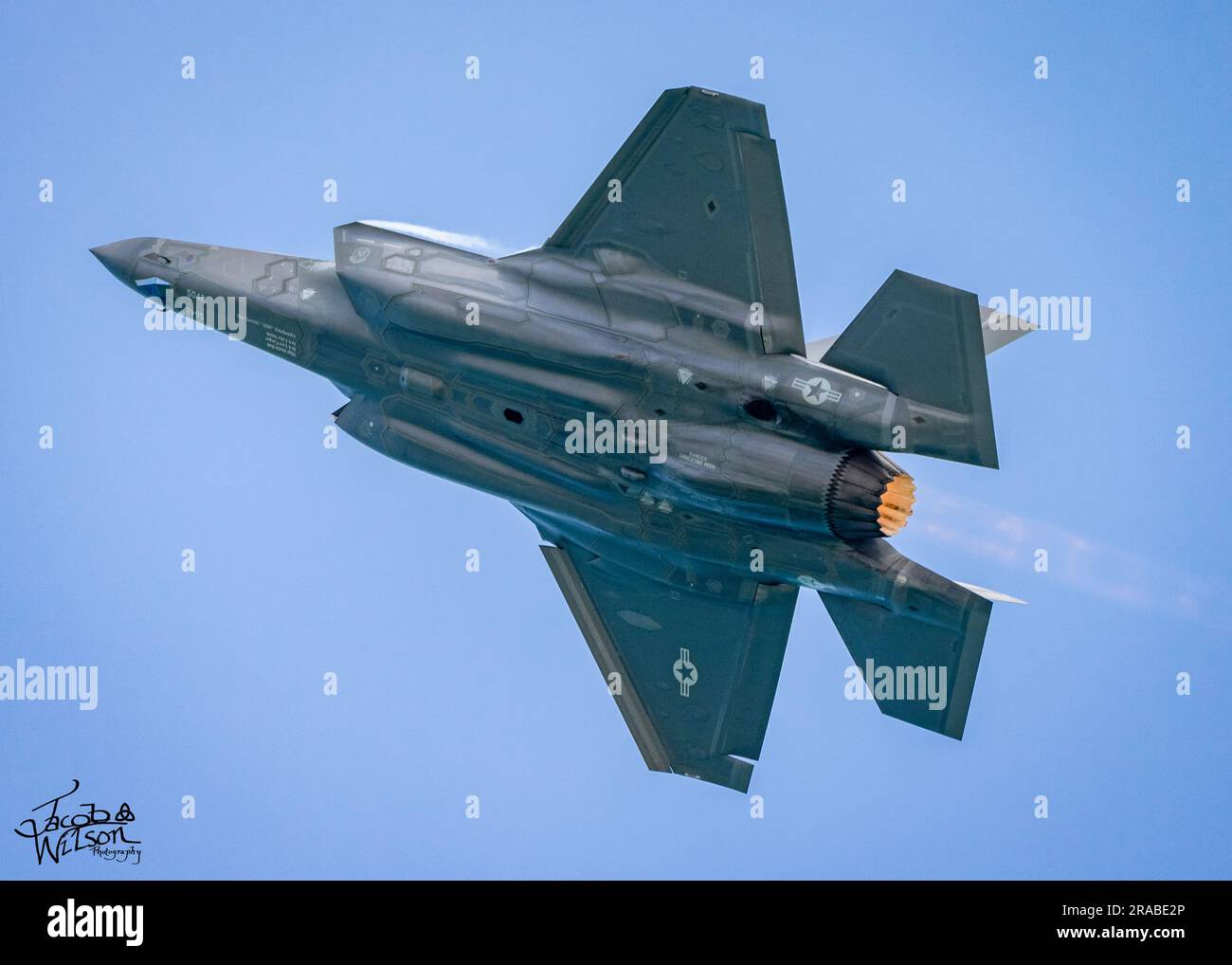 The amazing jet flying overhead Stock Photo - Alamy