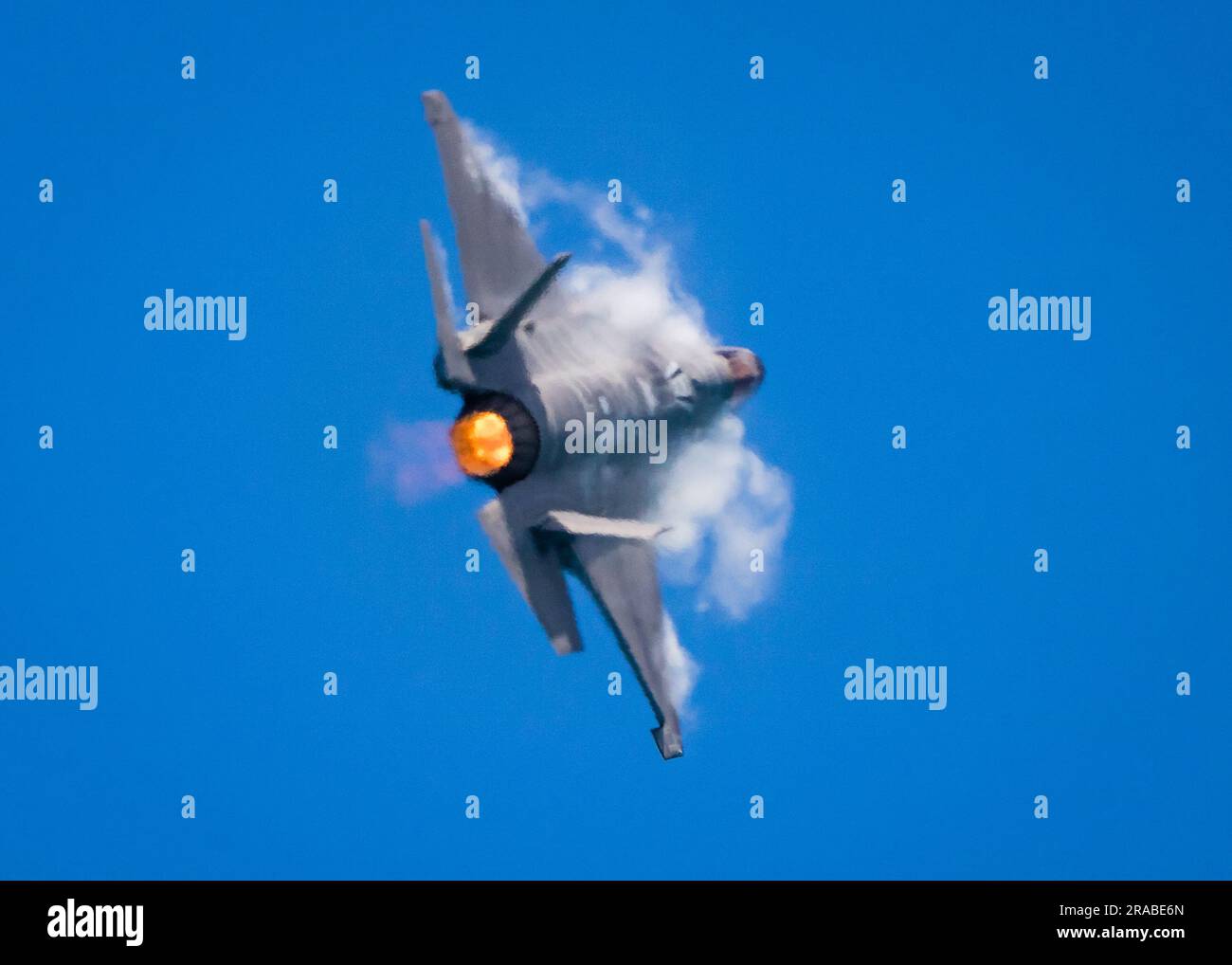 Jet advanced aerial maneuvers hi-res stock photography and images - Alamy