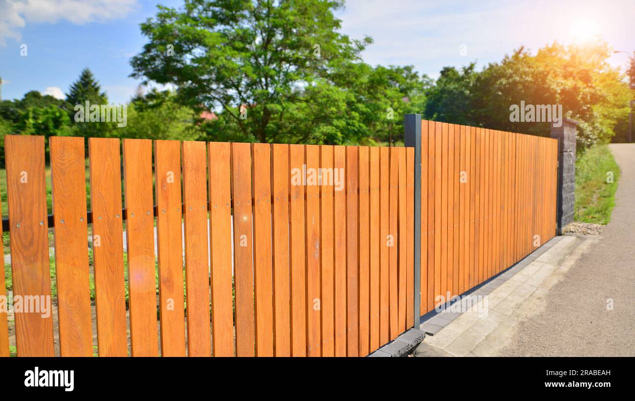 New horizontal wooden fence construction Stock Photo - Alamy