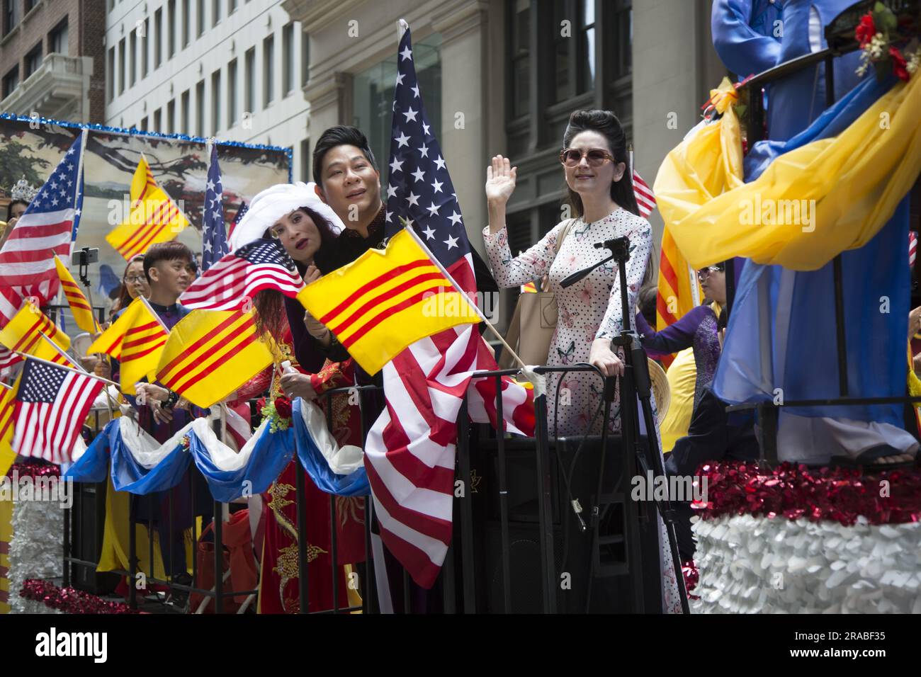 Members of the Vietnamese American Community participate in the ...