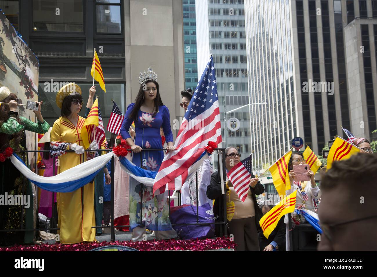 Members of the Vietnamese American Community participate in the ...