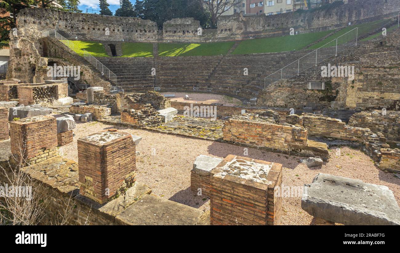 Italian style theatre hi-res stock photography and images - Alamy