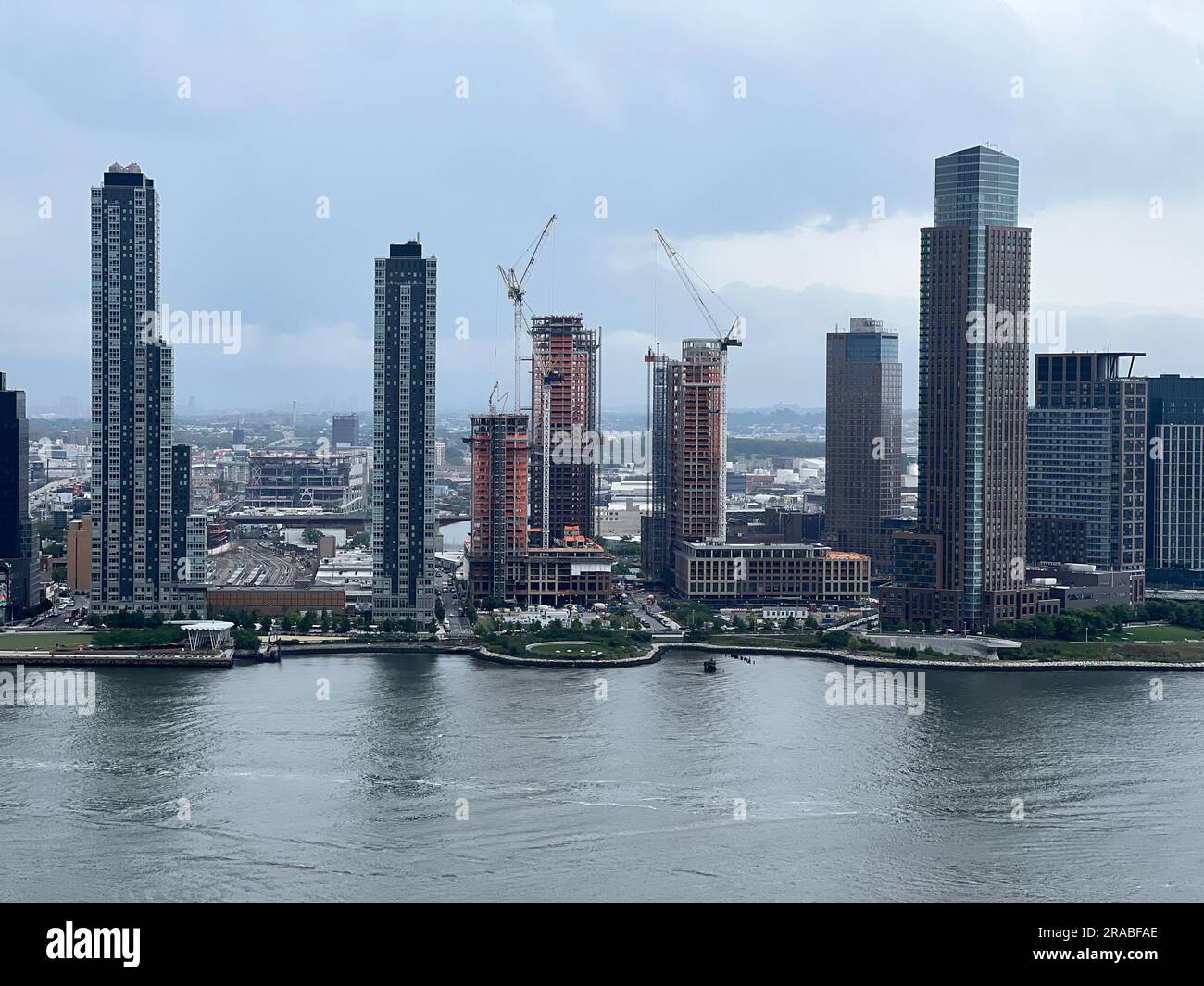 New high rice buildings continue to be built on the Queens waterfront ...