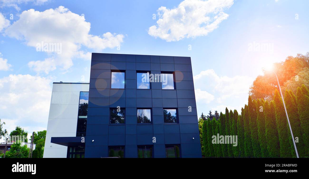 Modern suburban low rise office building Stock Photo - Alamy