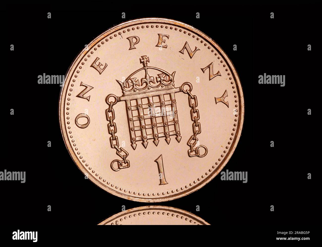 Crowned porticulis and chains hi-res stock photography and images - Alamy