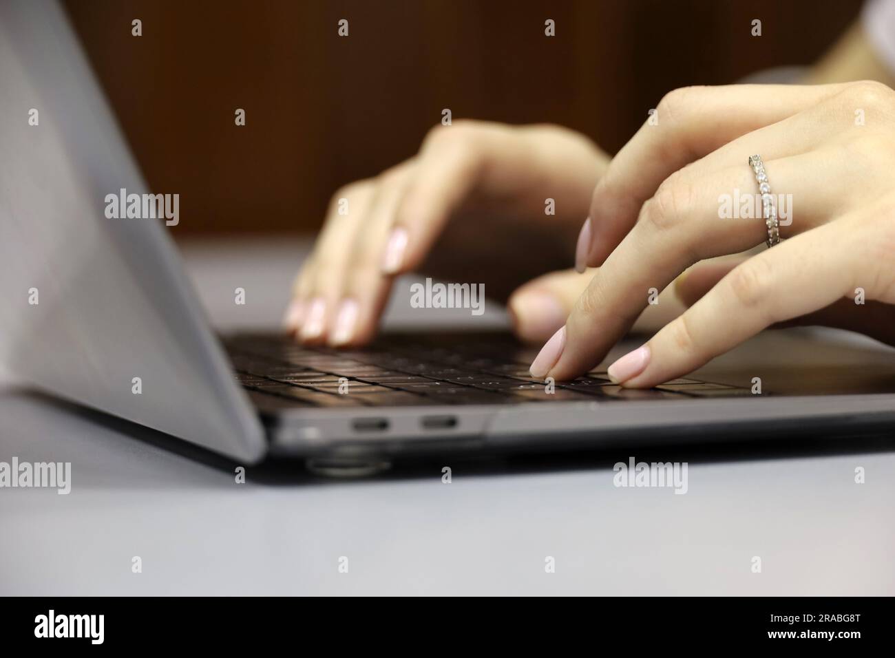 Hands on laptop hi-res stock photography and images - Alamy