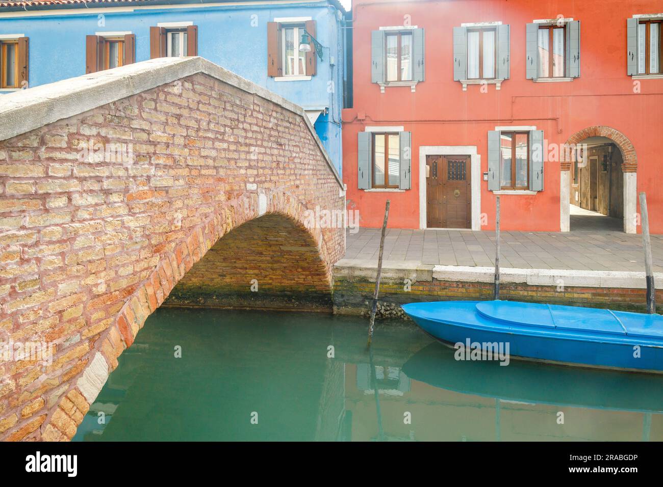 Venice stone bridge over canal hi-res stock photography and images - Alamy