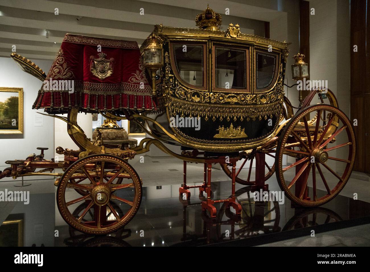 Perspective royal crown car hi-res stock photography and images - Alamy