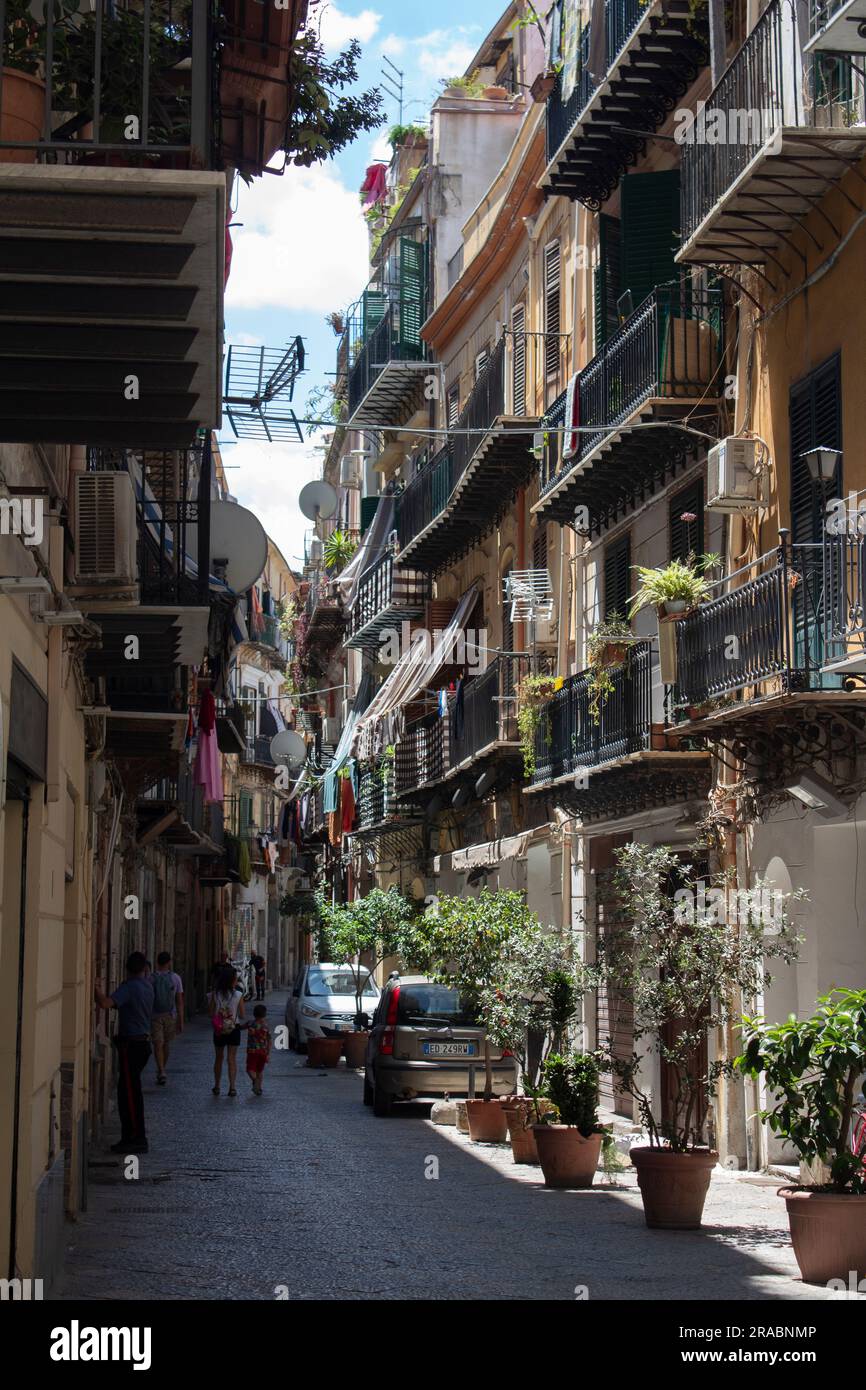 Narrow street in the historic centre of Palermo, Sicily, Italy Stock ...