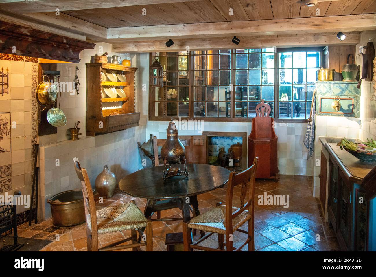 The museum of the stone age stone hi-res stock photography and images ...