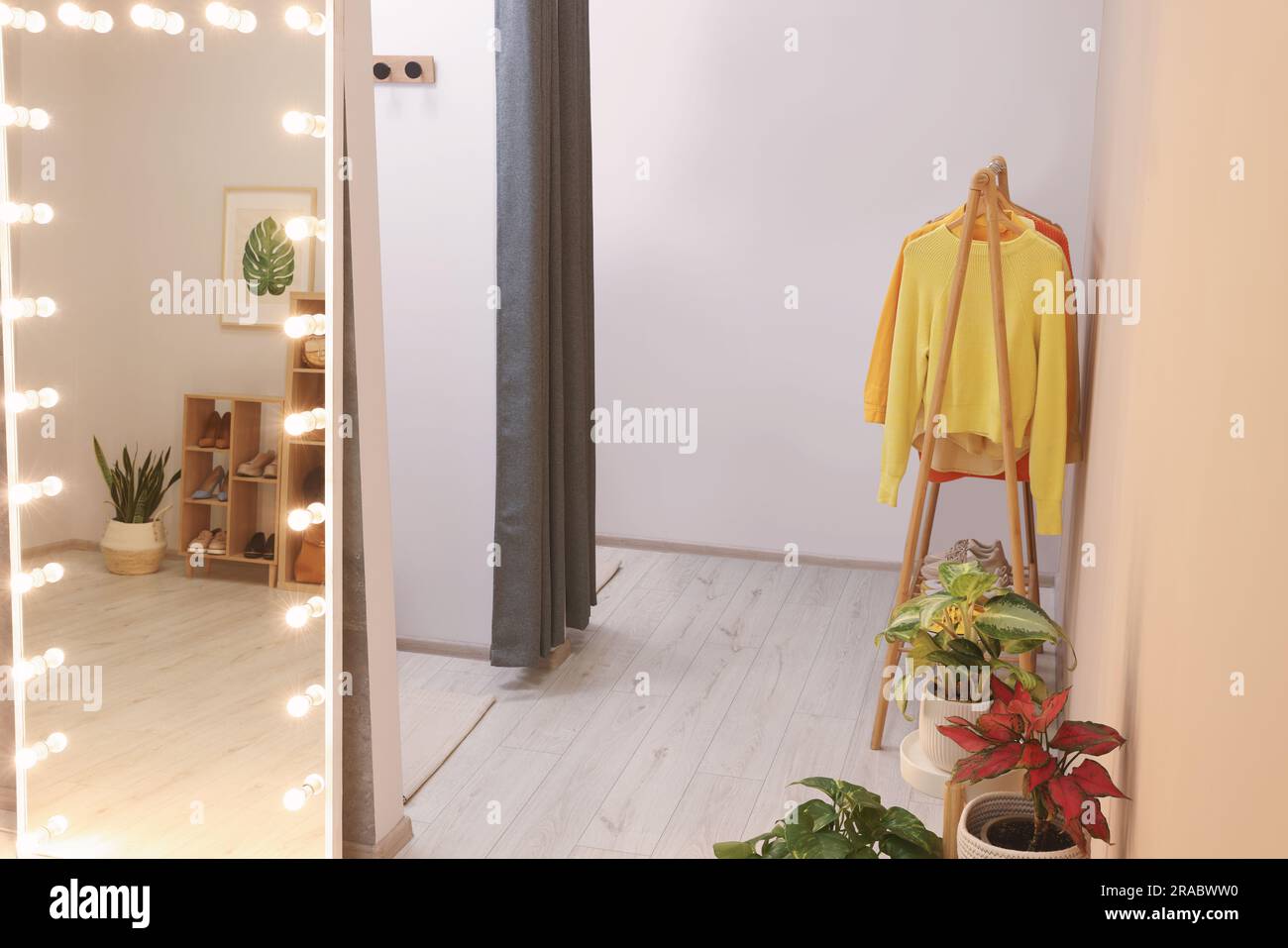 Stylish dressing room mirror hi-res stock photography and images - Alamy
