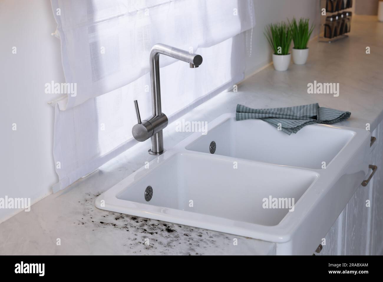 Kitchen mold sink hi-res stock photography and images - Alamy