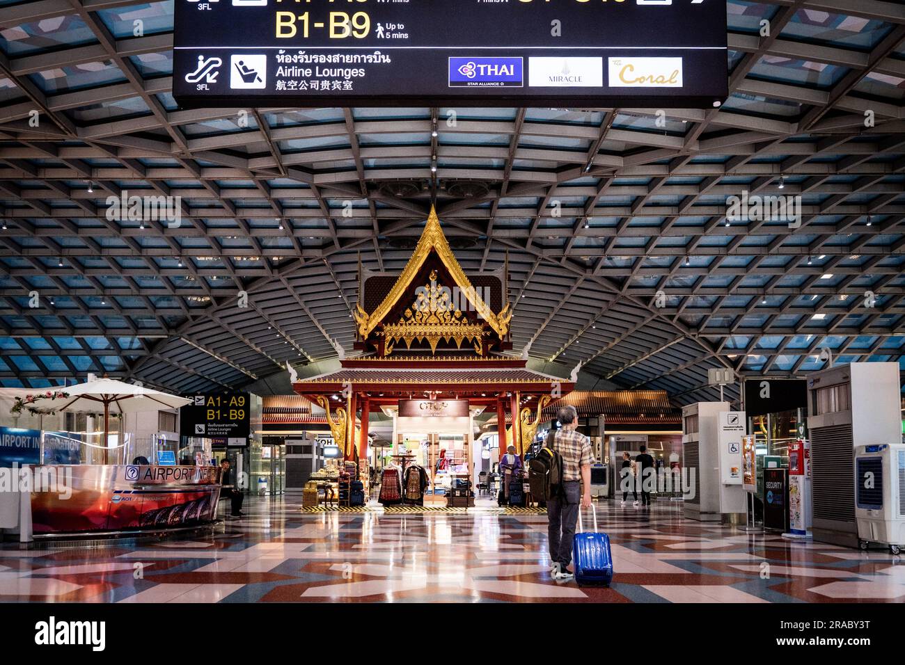 Thailand bangkok suvarnabhumi airport temple hi-res stock photography ...