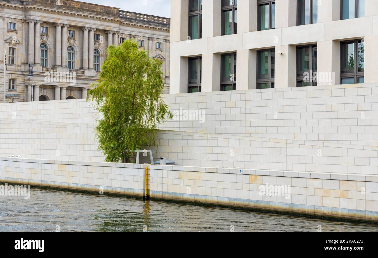 View to waterfront promenade at spree river hi-res stock photography ...