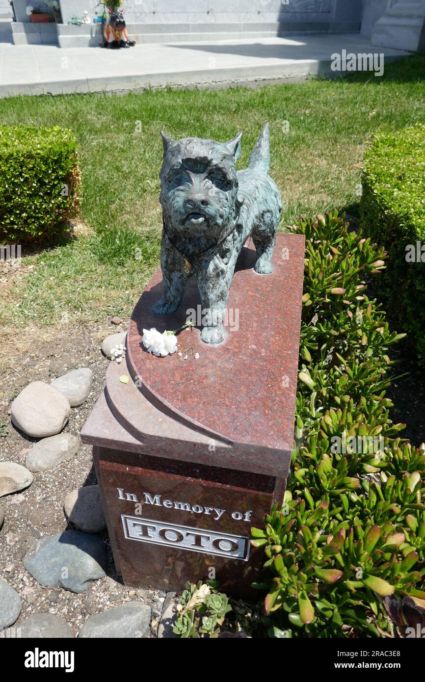 Los Angeles, California, USA 2nd July 2023 The Wizard of Oz Toto ...