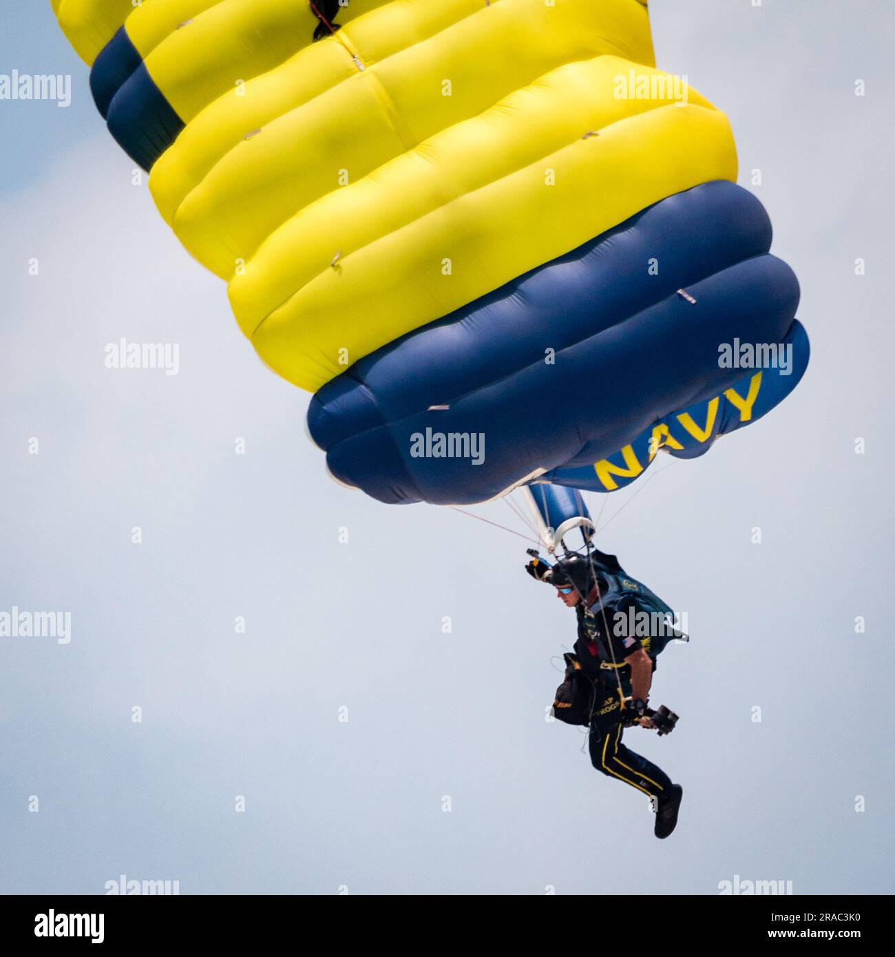Amazing skydivers coming in Stock Photo - Alamy