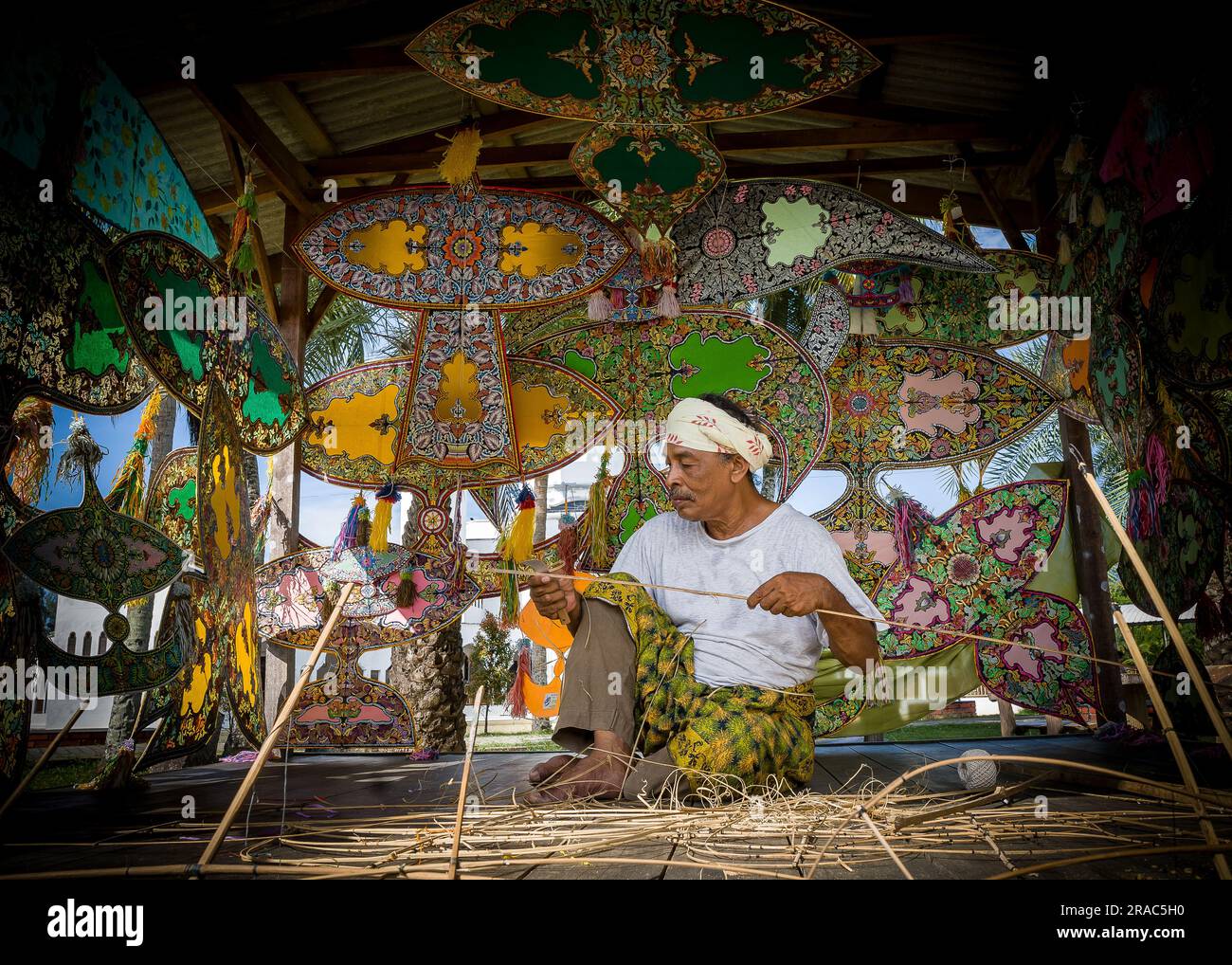 Terengganu tradisional kite or Wau maker Stock Photo - Alamy