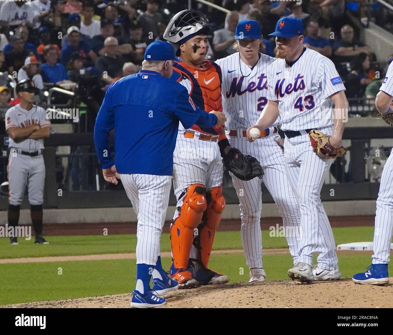 New York Mets manager Buck Showalter, left, pulls pitcher Jeff Brigham ...