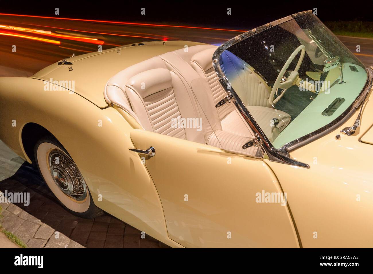 1950s calendar model hi-res stock photography and images - Alamy