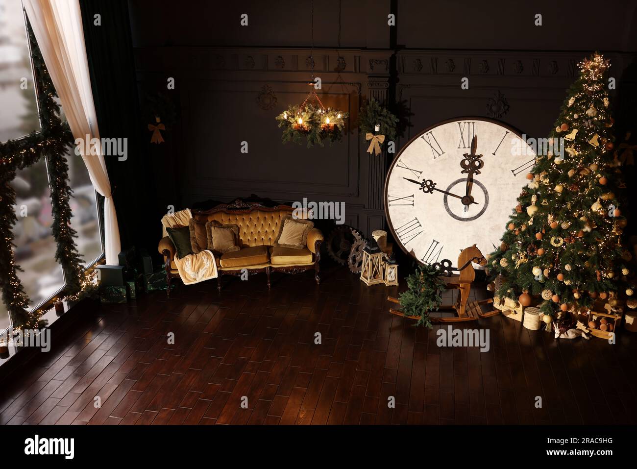 Big beautiful stylish clock hi-res stock photography and images - Alamy