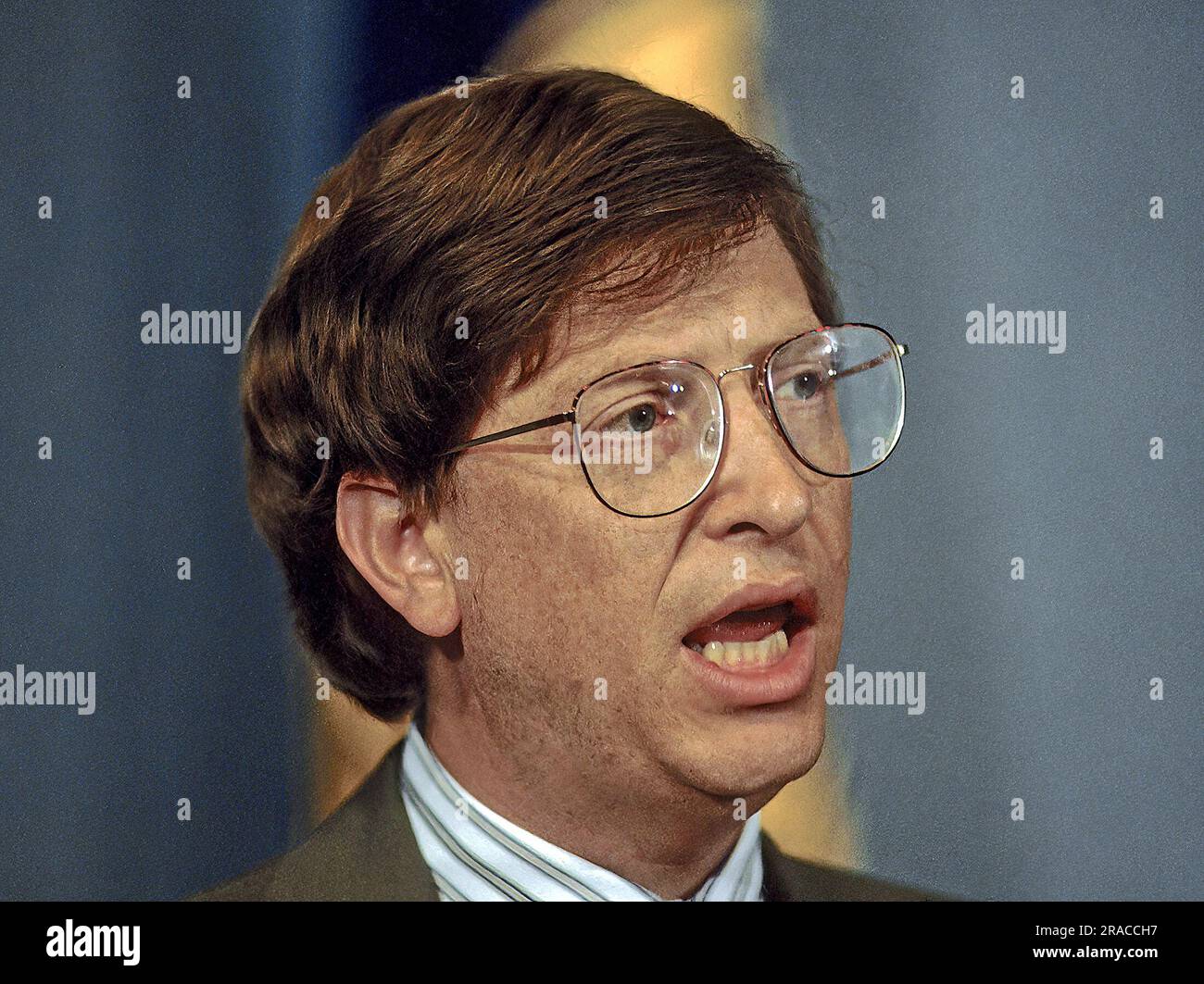 WASHINGTON DC - NOVEMBER 28, 1995 Bill Gates at the National Press club ...