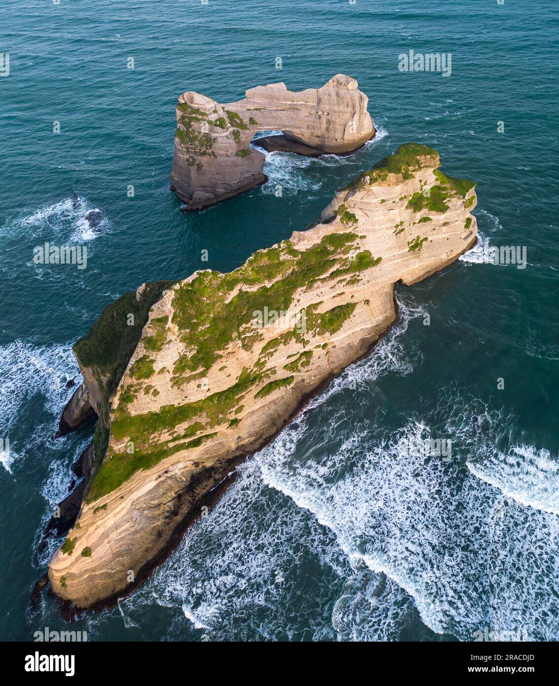Wharariki beach hi-res stock photography and images - Alamy