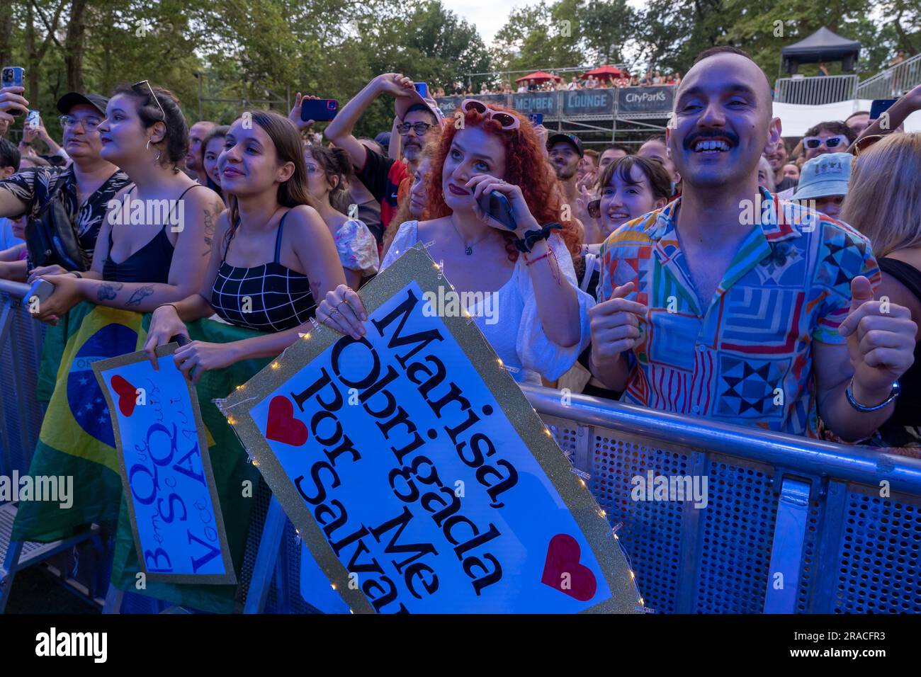 Summerstage concert audience hi-res stock photography and images - Alamy