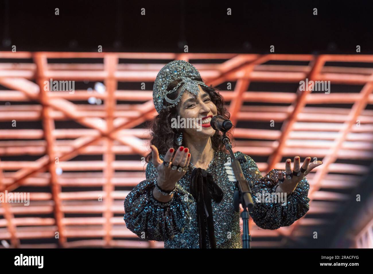 Cantora brasileira hi-res stock photography and images - Alamy