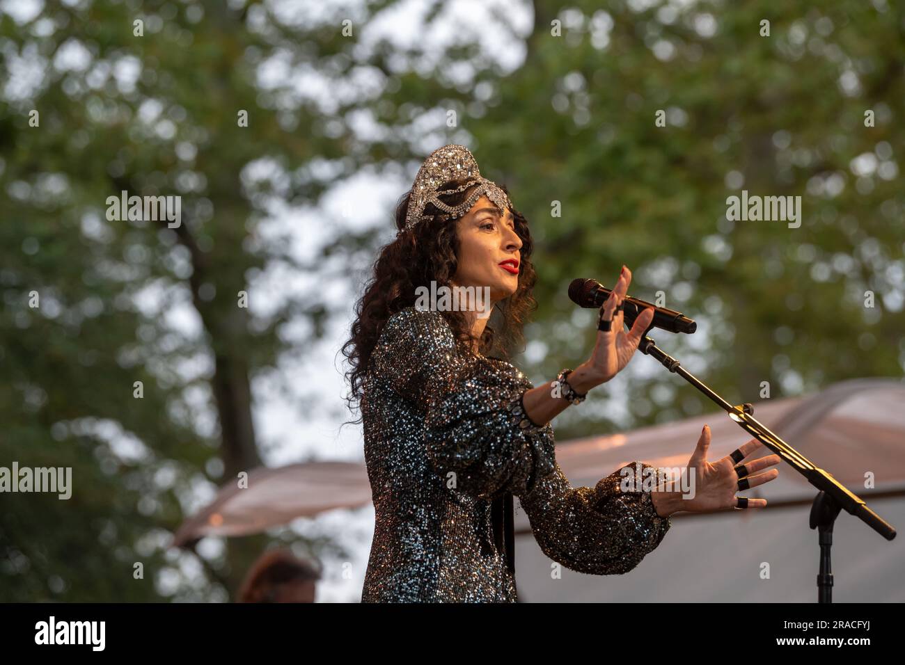 Cantora brasileira hi-res stock photography and images - Alamy