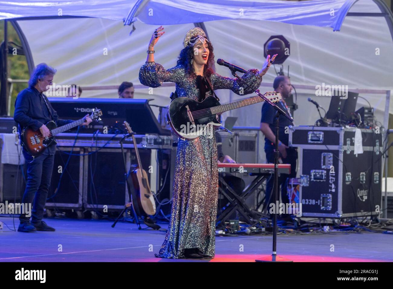 Cantora brasileira hi-res stock photography and images - Alamy