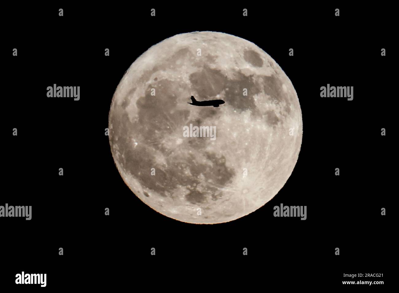 Los Angeles, United States. 02nd July, 2023. An airplane flies past the ...