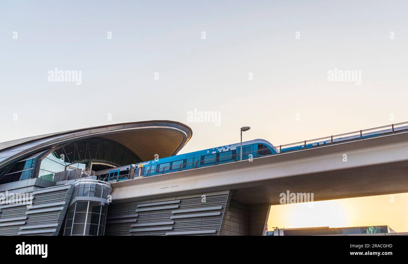 Dubai metro station business bay hi-res stock photography and images ...