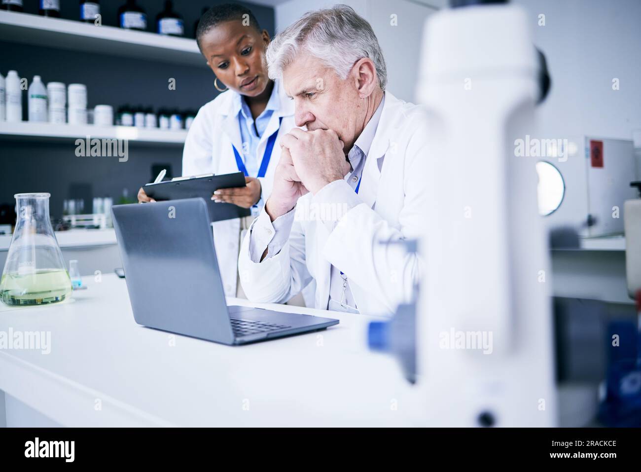 Medical meeting serious african hi-res stock photography and images - Alamy
