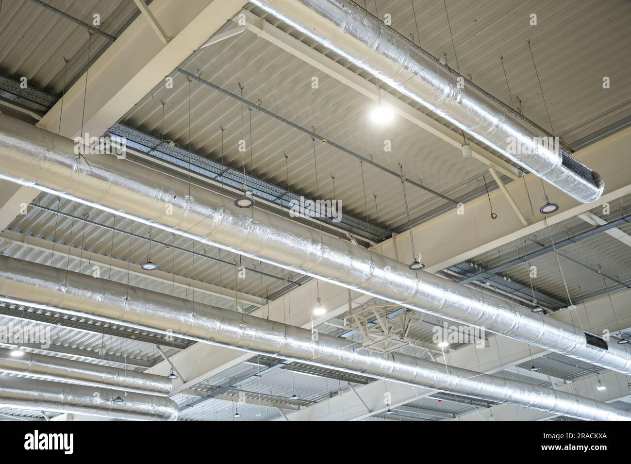 metal roof and construction inside of a exhibition hall Stock Photo - Alamy