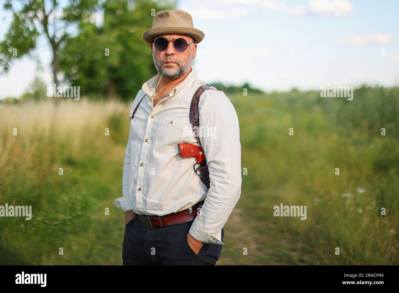 criminal police detective man holding revolver gun Stock Photo - Alamy