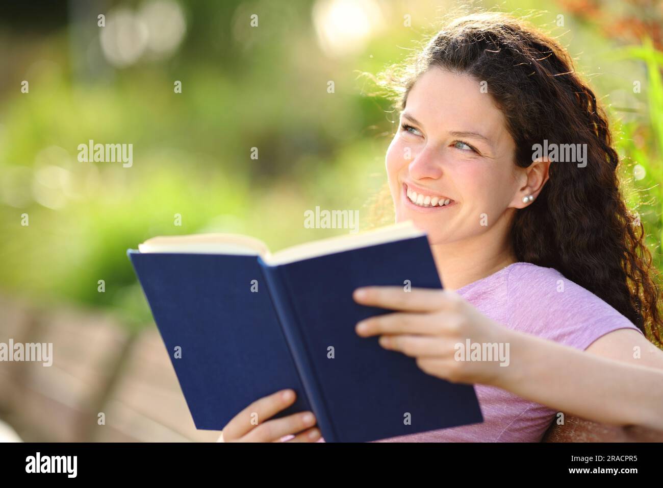 Female reader in a park hi-res stock photography and images - Alamy