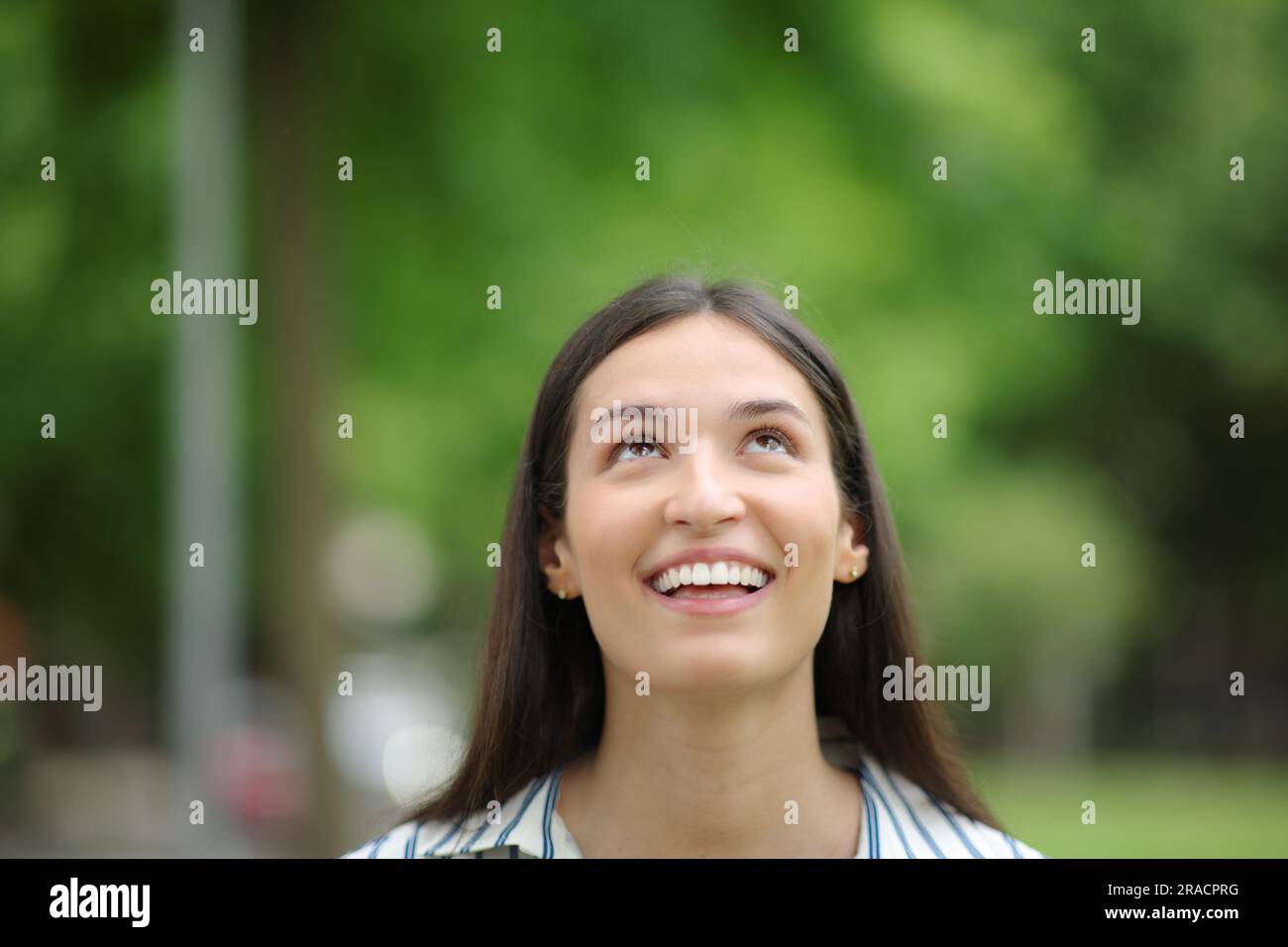 Woman with a surprised look hi-res stock photography and images - Alamy