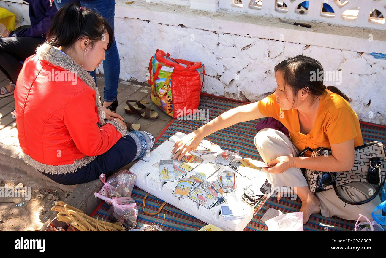 Cartomancy hi-res stock photography and images - Alamy