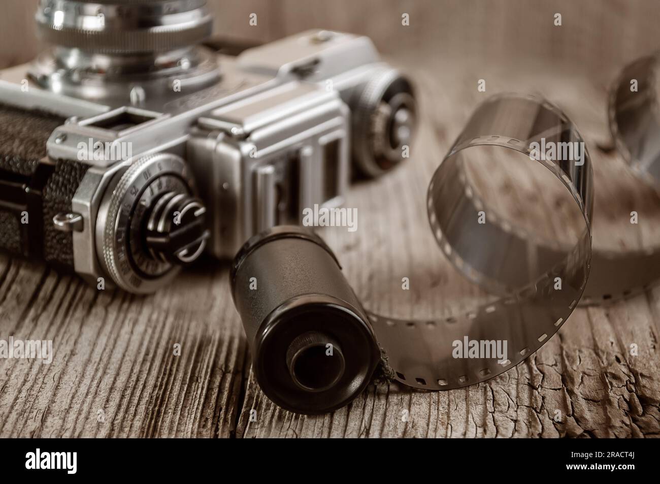 Retro analog camera hi-res stock photography and images - Alamy