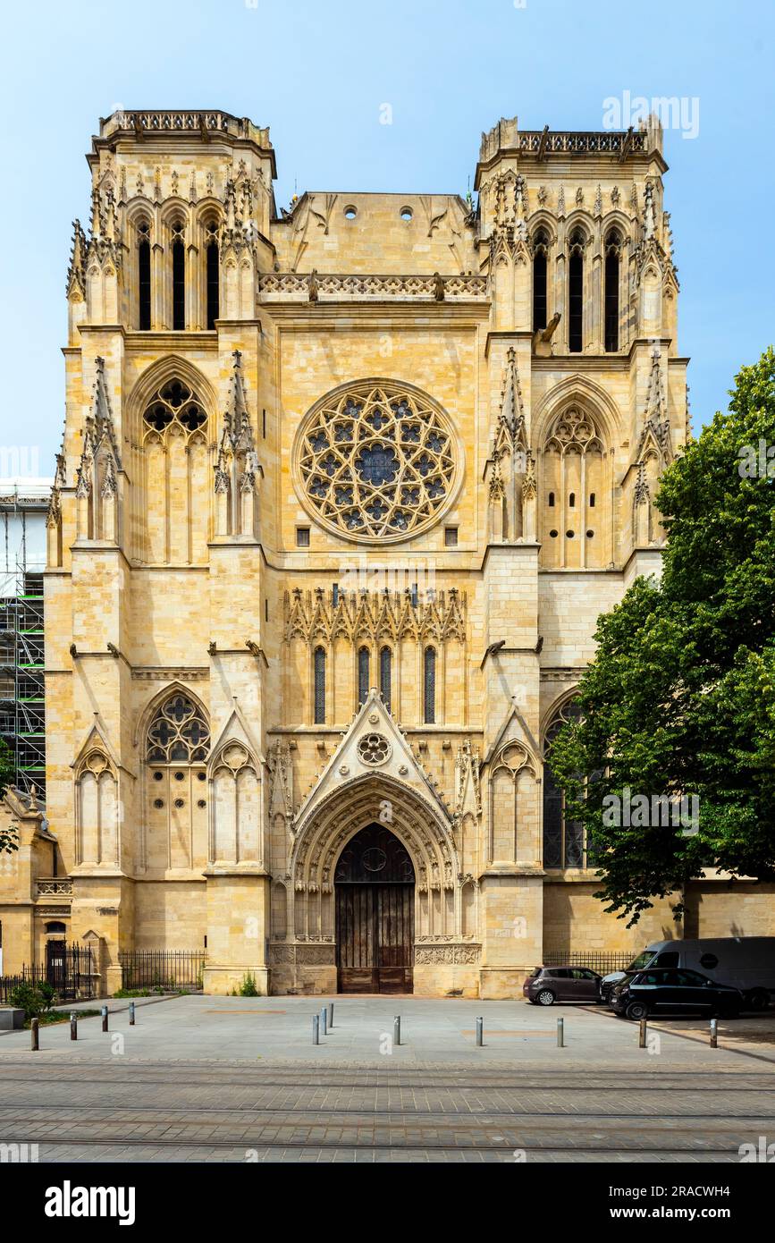 South side of Bordeaux Cathedral from Place Pey Berland. Cathedral is ...