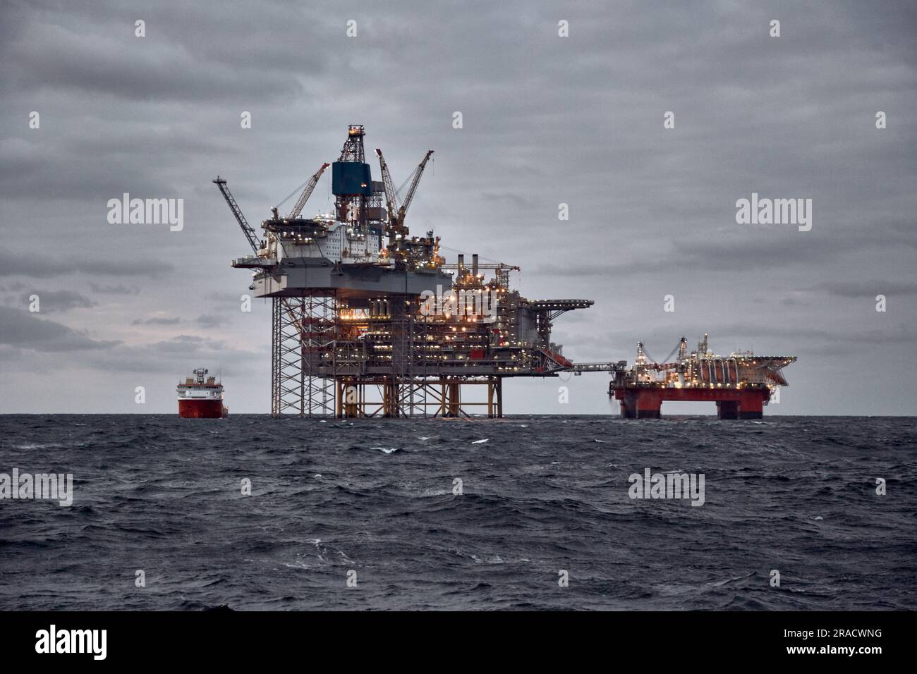 Jackup drilling rig with background hi-res stock photography and images ...
