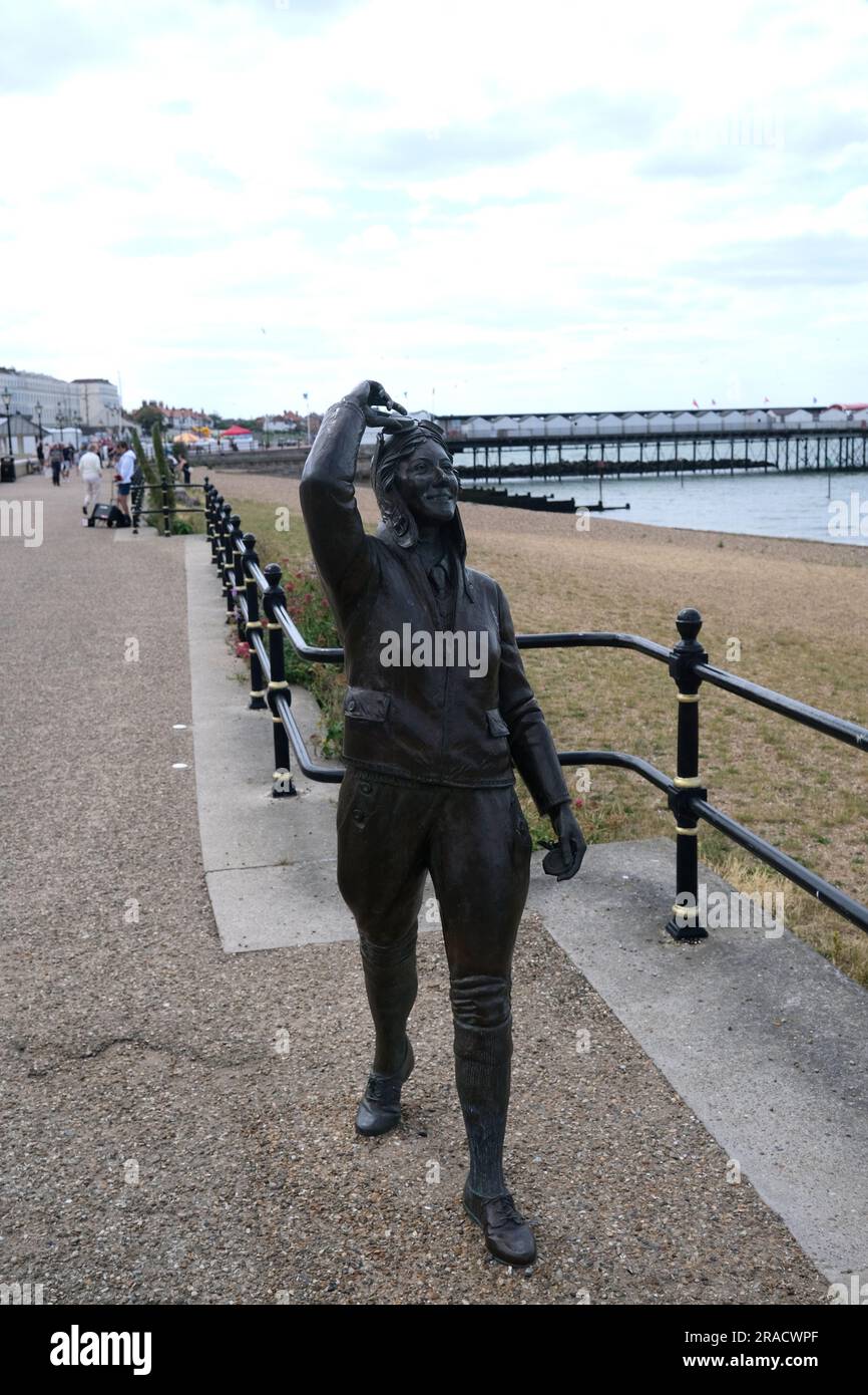 amy johnson bronze statue,english pilot who crashed and was killed in ...