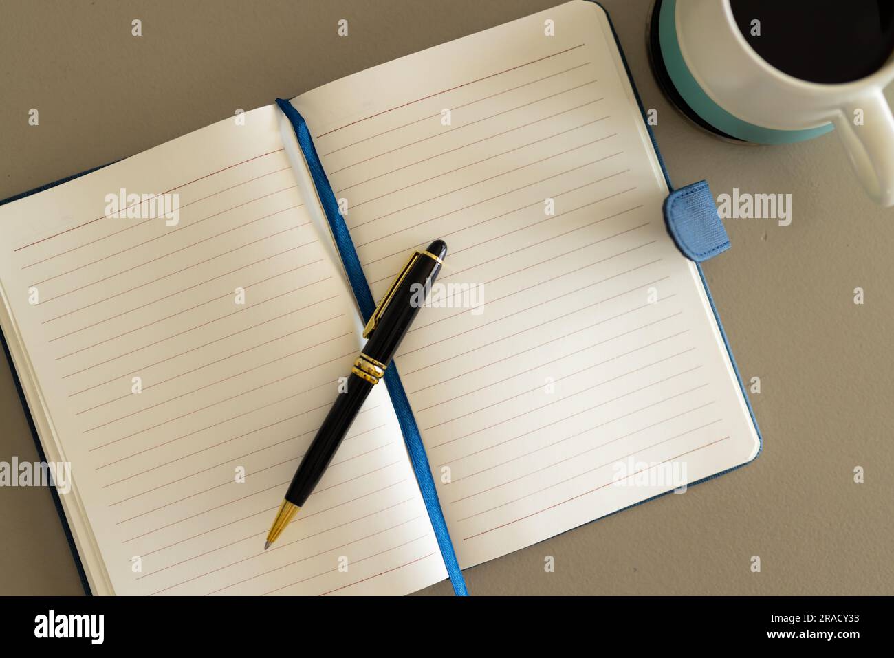 Overhead table hi-res stock photography and images - Alamy