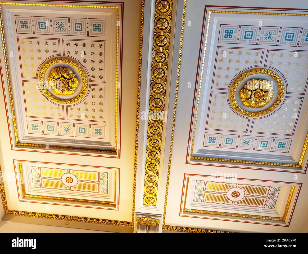 Pall mall club interior hi-res stock photography and images - Alamy