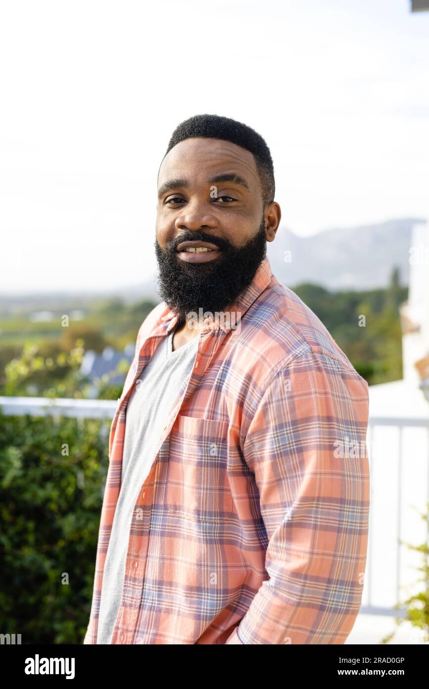 Happy african american man hi-res stock photography and images - Alamy