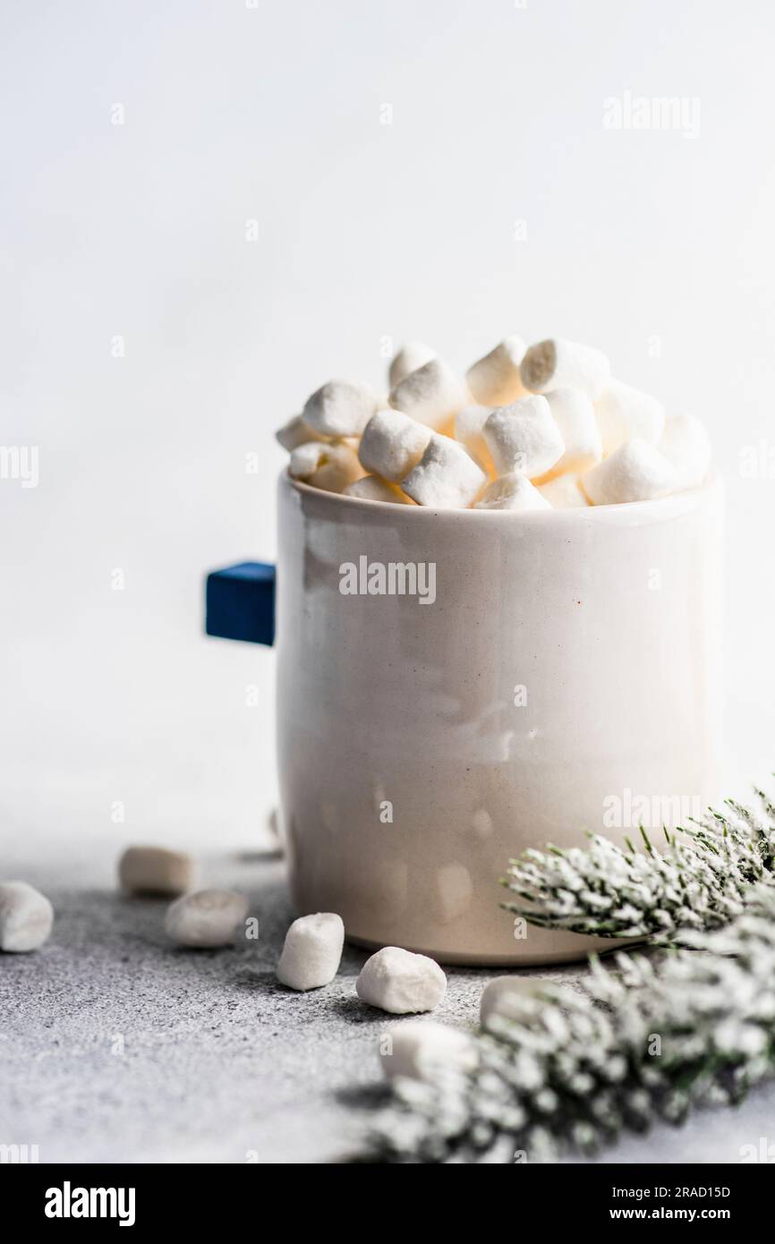 Mini marshmellows hi-res stock photography and images - Alamy