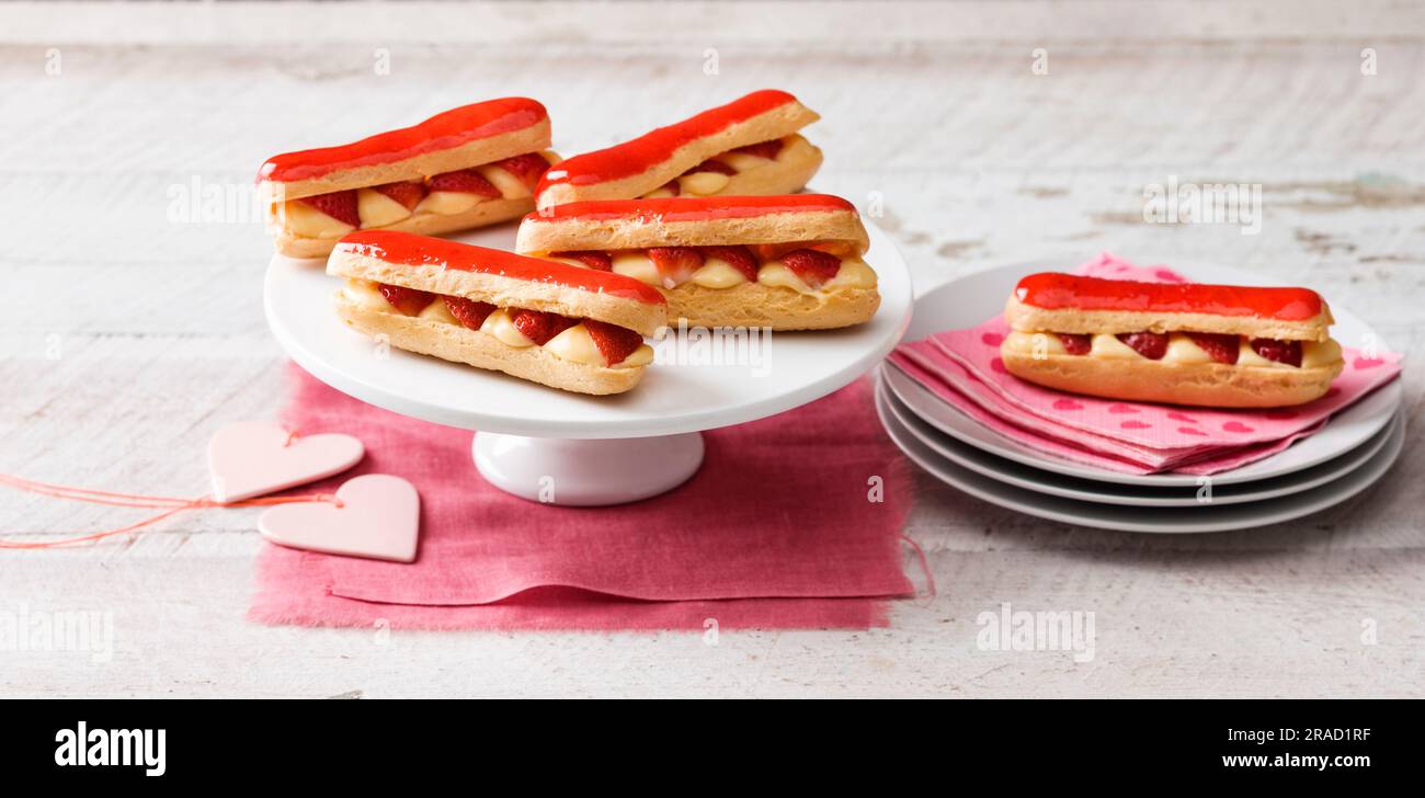 Cream eclairs hi-res stock photography and images - Alamy
