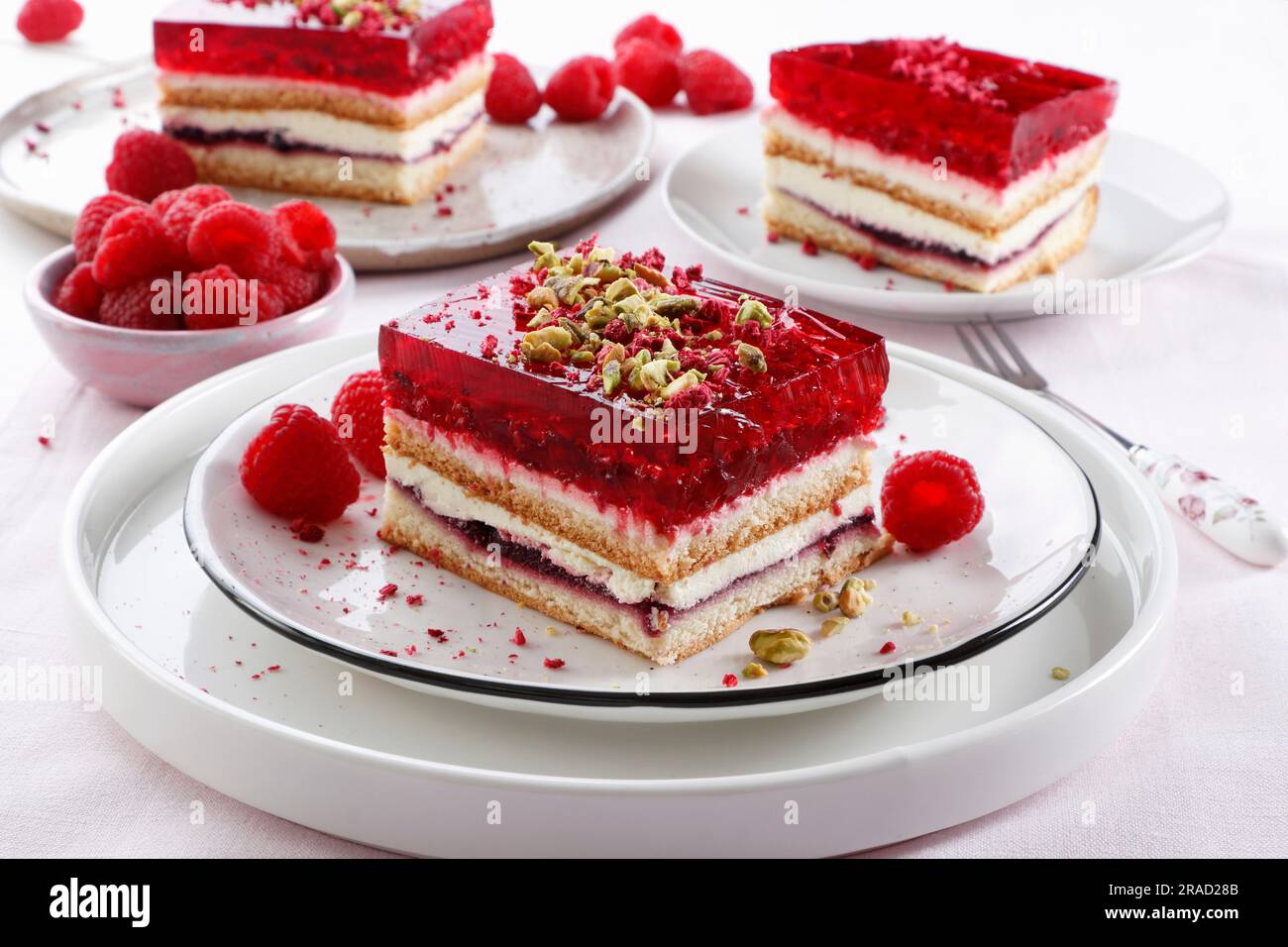 Layer cakes hi-res stock photography and images - Alamy